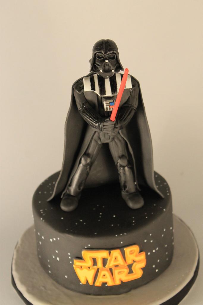 DARTH VADER cake top Decorated Cake by le delizie di ve CakesDecor