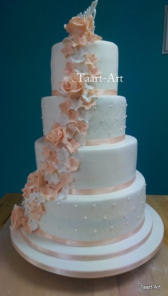 Weddingcake - Decorated Cake by Taart-Art Jolanda van - CakesDecor Weddingcake - Decorated Cake by Taart-Art Jolanda van - CakesDecor