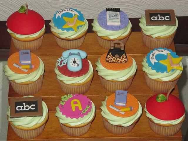 Teacher's cupcakes - Decorated Cake by Monika Zaplana - CakesDecor
