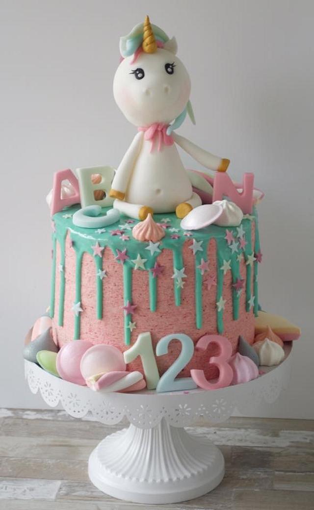 Unicorn Birthday Drip Cake Decorated Cake By Agnes Cakesdecor