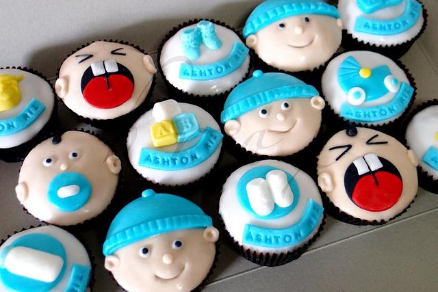 baby face - Decorated Cake by Julie Manundo - CakesDecor