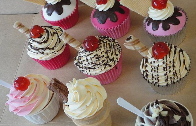 Ice Cream Sundae Wedding Cupcakes And Candy Bar Cake By Cakesdecor