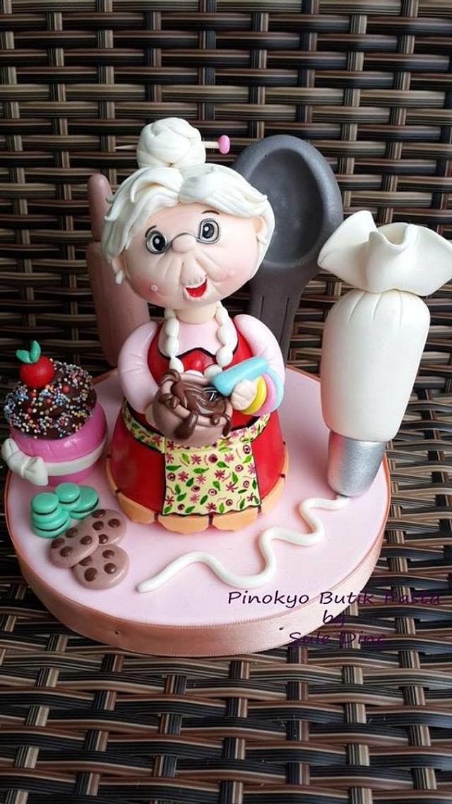 Grandma Decorated Cake By Şule Dinç Cakesdecor