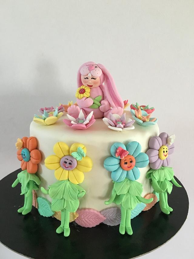 Julie bunny - Decorated Cake by Rianne - CakesDecor