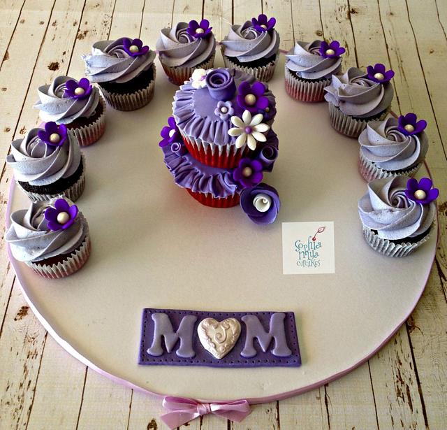 Mother's Day Cupcake Creation - Decorated Cake by Sophia - CakesDecor