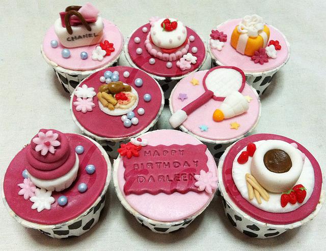 all her favorite things - Decorated Cake by Julie Manundo - CakesDecor