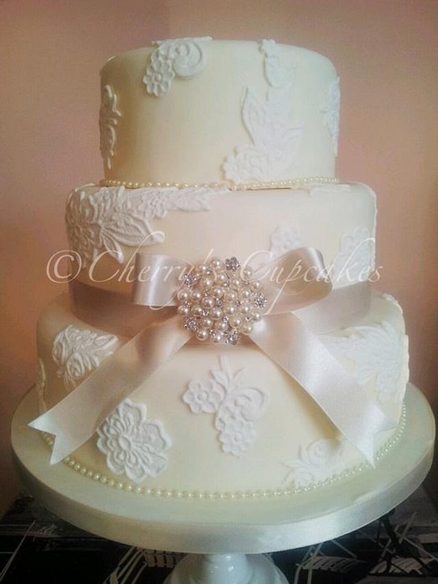 Pearl & Lace Wedding Cake - Decorated Cake by Cherry's - CakesDecor Pearl & Lace Wedding Cake - Decorated Cake by Cherry's - CakesDecor