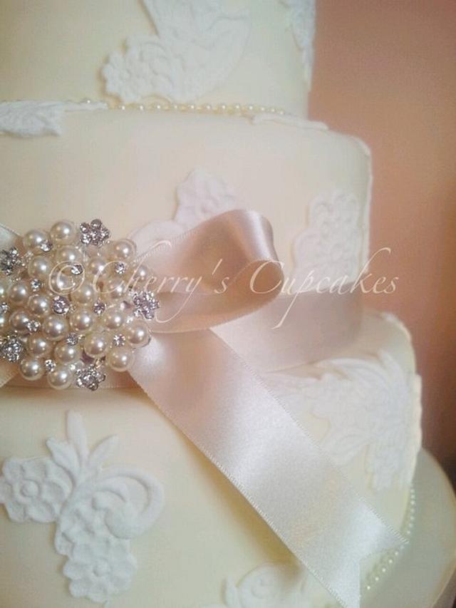 Pearl & Lace Wedding Cake - Cake by Cherry's Cupcakes - CakesDecor Pearl & Lace Wedding Cake - Cake by Cherry's Cupcakes - CakesDecor