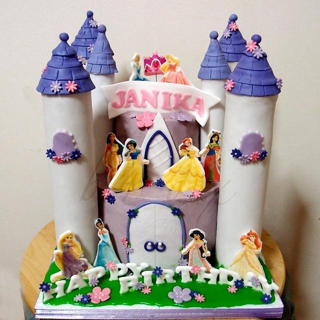 princess castle - Decorated Cake by Julie Manundo - CakesDecor